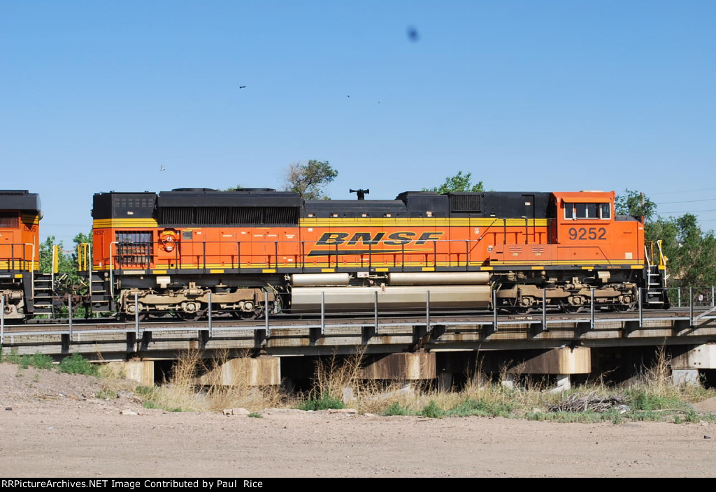 BNSF 9252